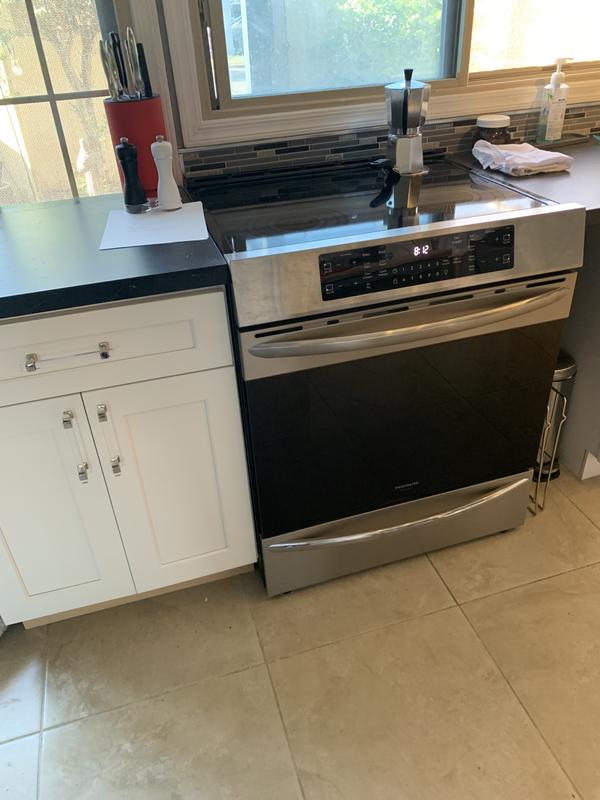 Frigidaire Gallery 30-in 4 Elements 5.4-cu ft Self & Steam Cleaning Air ...