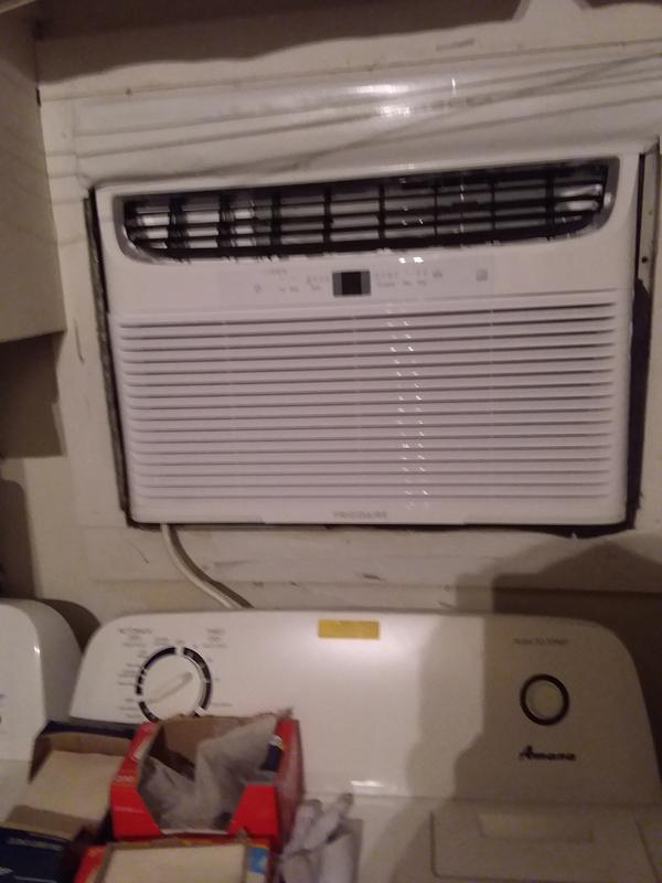 Frigidaire 1600-sq ft Window Air Conditioner with Remote (230-Volt ...