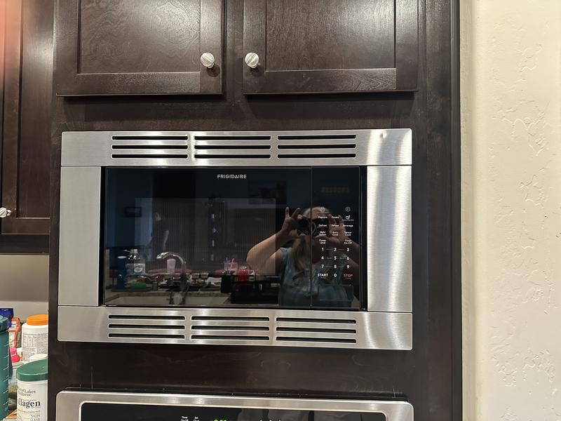 Frigidaire 1.6-cu ft 900-Watt 21.75-in Built-In Microwave with Sensor ...