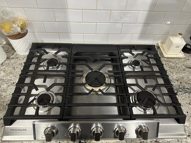 Frigidaire Professional 30-in 5 Burners Stainless Steel Gas Cooktop ...