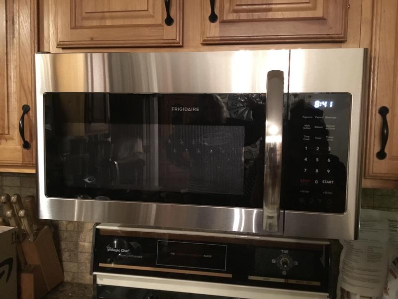 Frigidaire 1.8-cu ft 1000-Watt 29.88-in Over-the-Range Microwave (Black ...