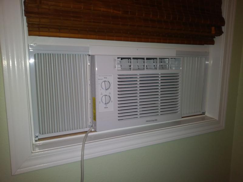 Frigidaire 6 000 BTU Window Mounted Room Air Conditioner White FFRA061ZAE