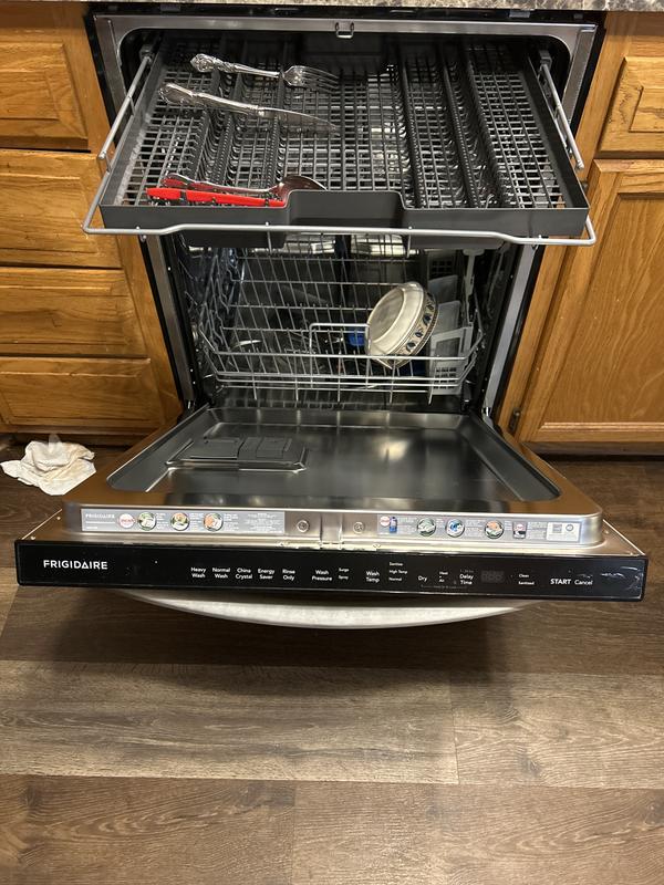 Frigidaire 24-in Top Control Built-In Dishwasher With Third Rack ...