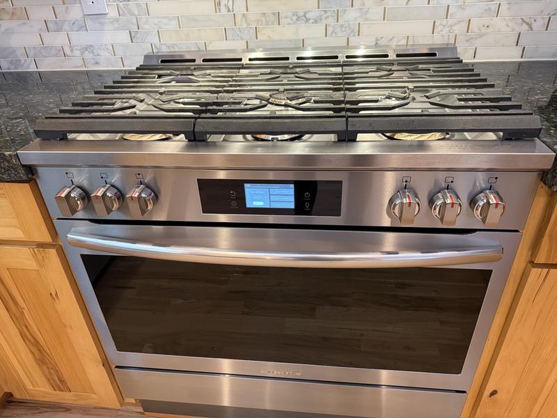 Frigidaire Gallery 36-in Standard 6 Burners Self & Steam Cleaning Air ...