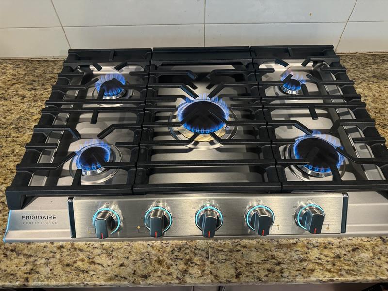 Frigidaire Professional 30-in 5 Burners Stainless Steel Gas Cooktop ...