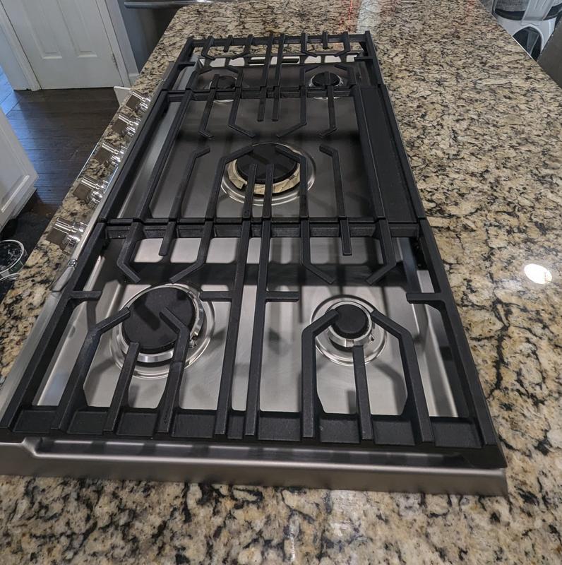 Frigidaire Professional 36-in 5 Burners Stainless Steel Gas Cooktop ...
