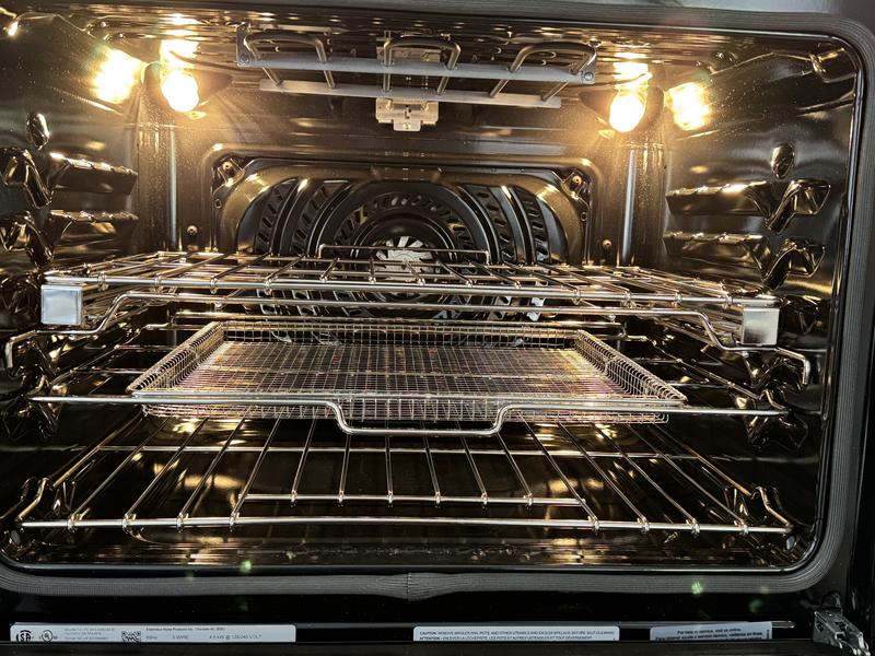 Frigidaire Professional 30-in Single Electric Wall Oven with Air Fry ...