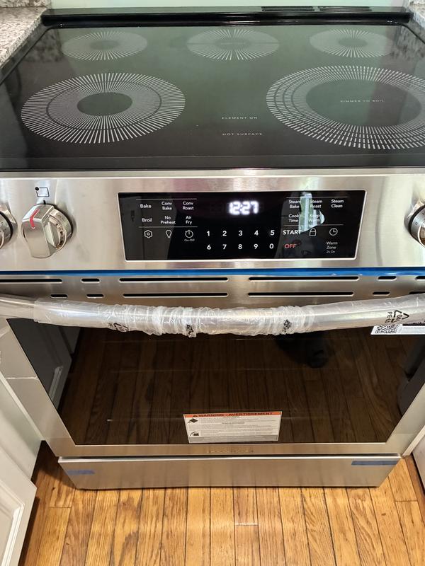 Frigidaire Gallery 30-in Glass Top 6 burners 5.3-cu ft Air Fry ...