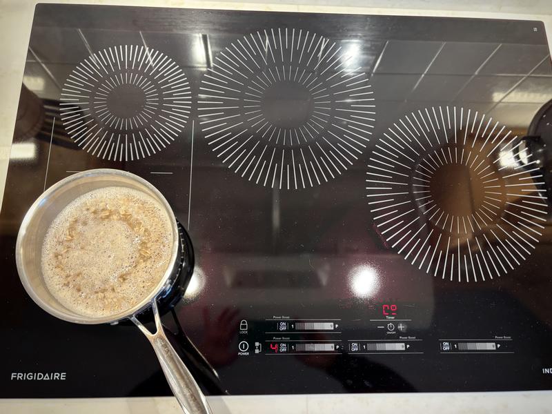 Frigidaire 30-in 4 Burners Black Induction Cooktop with Bridge Element ...