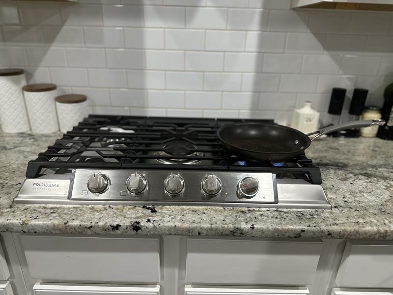 Frigidaire Professional 30-in 5 Burners Stainless Steel Gas Cooktop ...