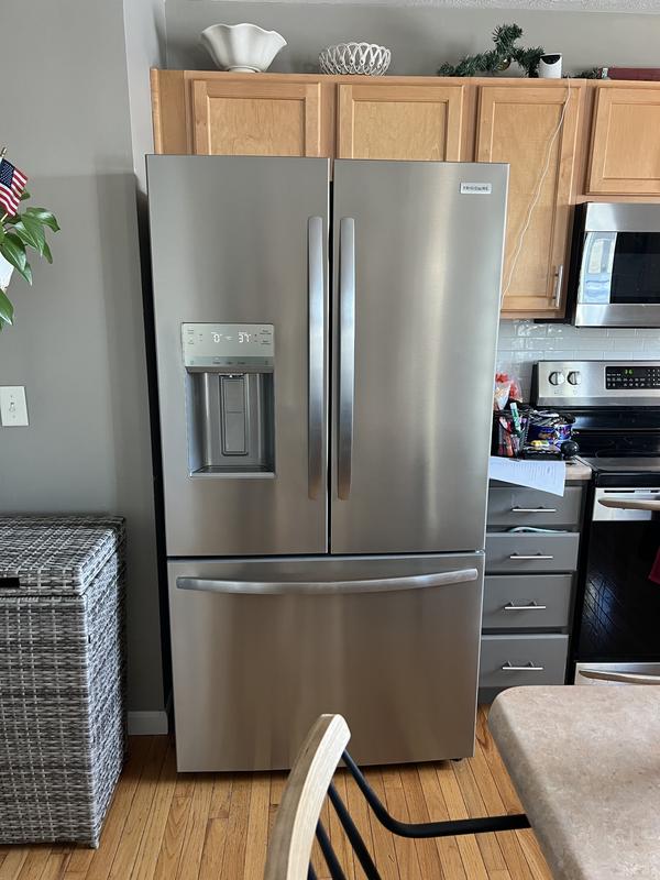 Frigidaire 27.8-cu ft French Door Refrigerator with Ice Maker, Water ...