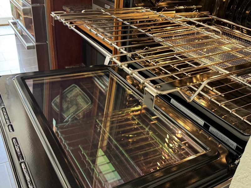 Frigidaire Professional 30-in Single Electric Wall Oven with Air Fry ...