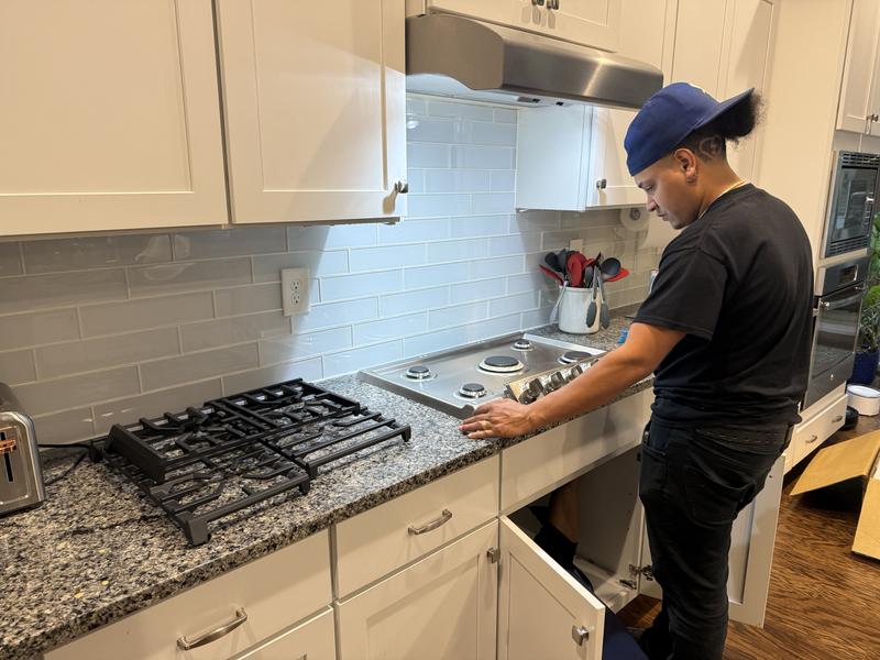 Frigidaire Professional 30-in 5 Burners Stainless Steel Gas Cooktop ...