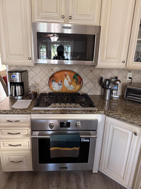 Frigidaire Professional 30-in Single Electric Wall Oven with Air Fry ...