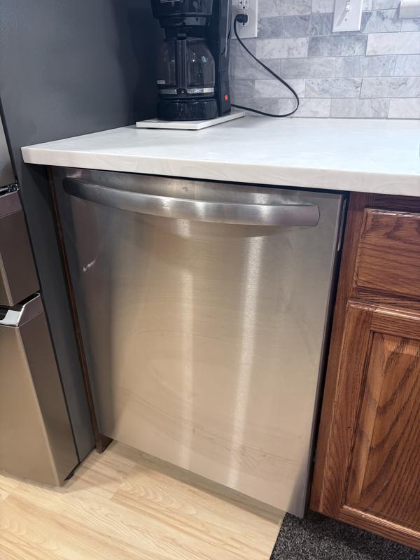 Frigidaire 24-in Top Control Built-In Dishwasher With Third Rack ...