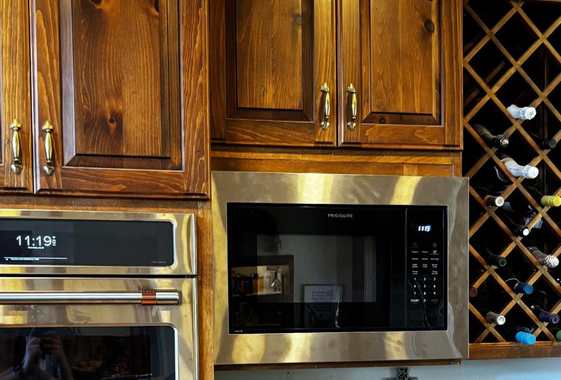 Frigidaire 1.6-cu ft 900-Watt 21.75-in Built-In Microwave with Sensor ...