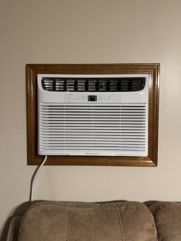 Frigidaire 1050-sq ft Window Air Conditioner with Heater with Remote ...