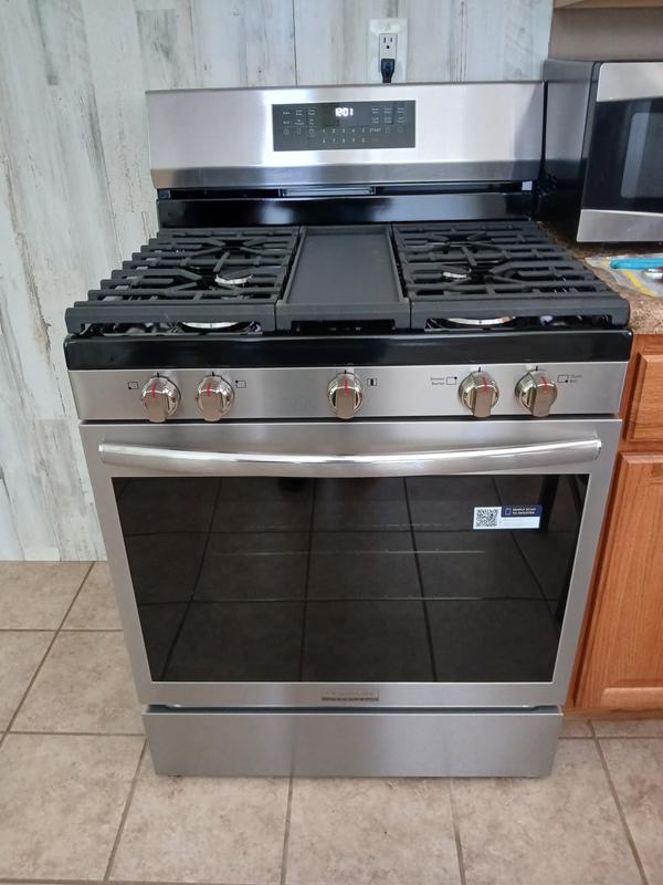 Frigidaire Gallery 30-in 5 burners 5.1-cu ft Air Fry Convection Oven ...
