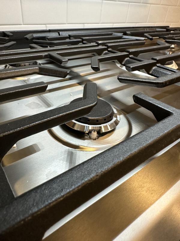 Frigidaire Professional 36-in 5 Burners Stainless Steel Gas Cooktop ...