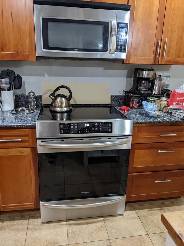 Frigidaire Gallery 30-in 4 Elements 5.4-cu ft Self & Steam Cleaning Air ...