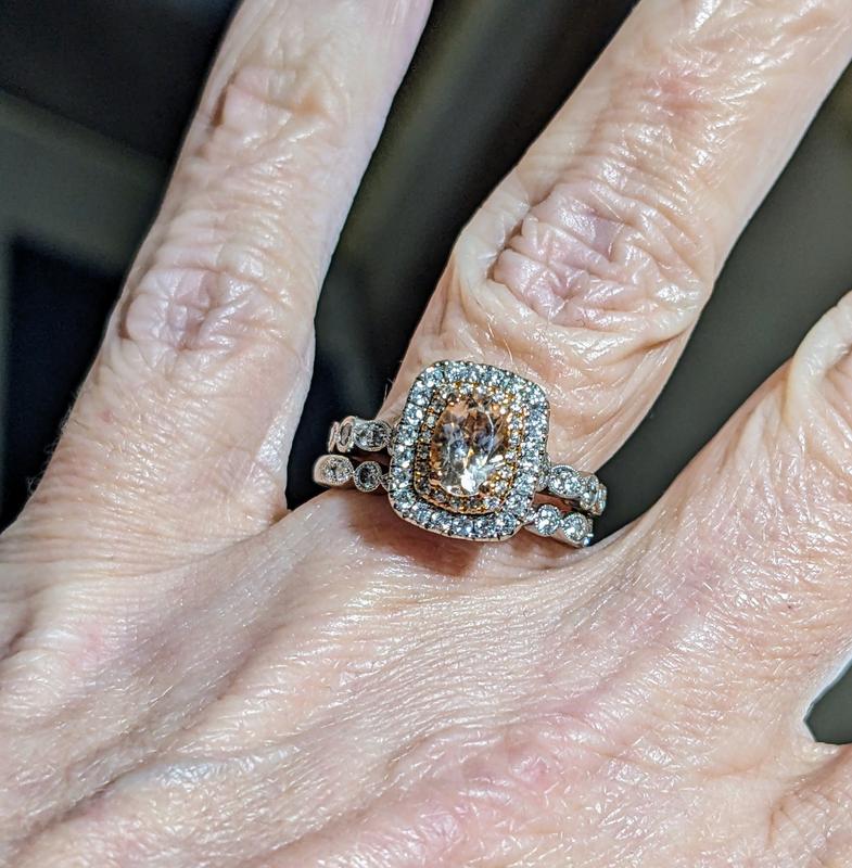 Neil Lane Oval Morganite Engagement Ring 5/8 ct tw Diamonds 14K Gold | Kay