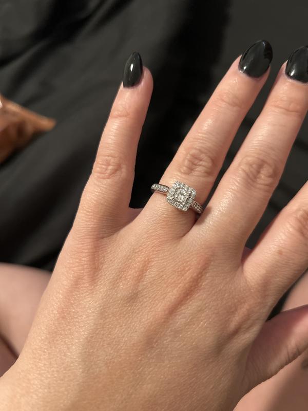 Previously Owned THE LEO Diamond Engagement Ring 3/4 ct tw Princess ...