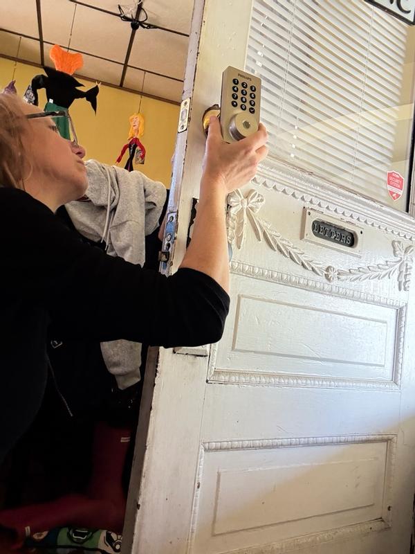 Philips 4200 4200 Series Matte Black Smart Wi-Fi and Bluetooth Keypad ...