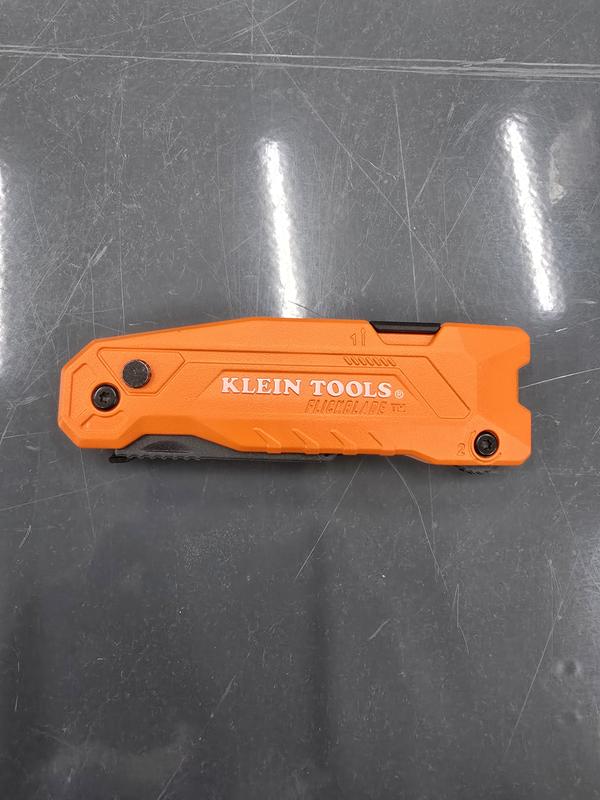 Klein Tools FLICKBLADE 2-in-1 Utility Knife / Scraper with Blade ...