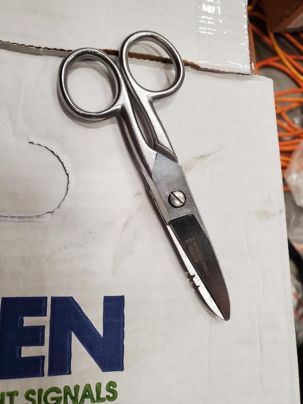 Klein Tools 1.875-in Serrated Standard Scissors 21009 at Lowes.com
