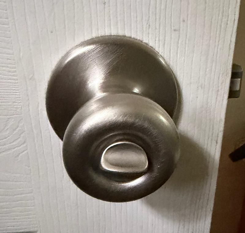 Kwikset Bright Chrome Interior Bed/Bath Privacy Door Knob 300T-26 at ...