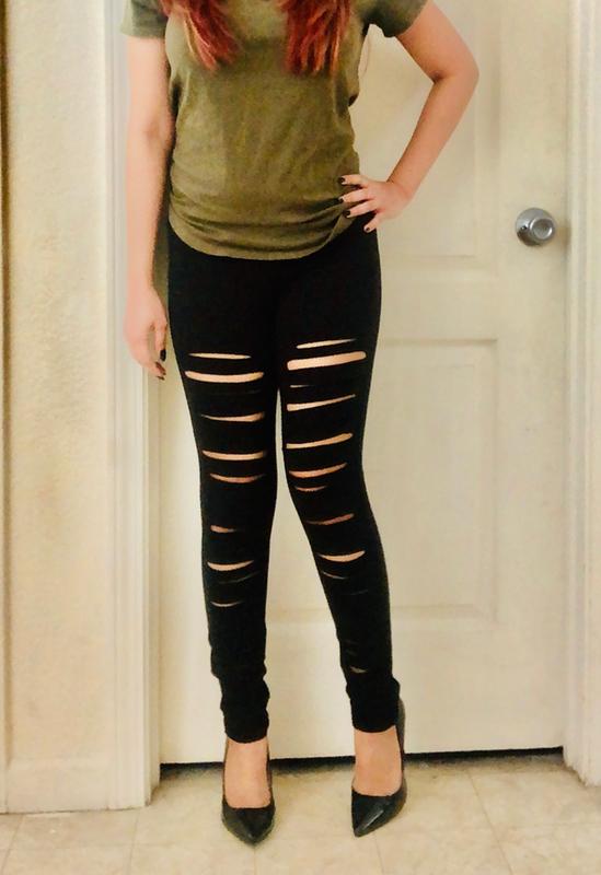 What To Wear With Ripped Leggings
