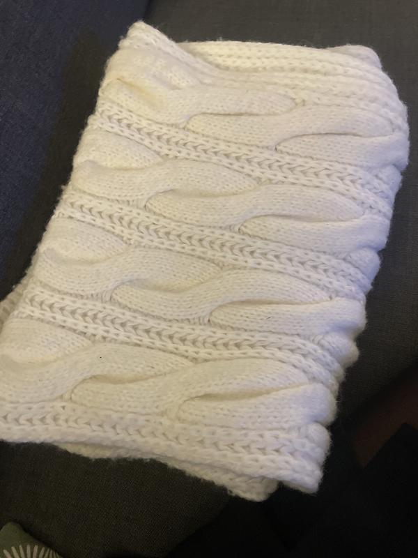 Hollister cable knit scarf store