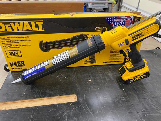DEWALT 20V MAX Cordless 29 oz / 600 ml Adhesive Gun (Tool Only) DCE570B ...