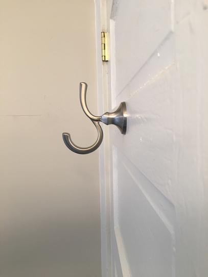 Delta Ashlyn Double Towel Hook Bath Hardware Accessory in Matte Black ...