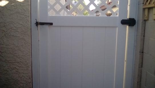 Barrette Outdoor Living Valley 4 ft. W x 6 ft. H White Vinyl Un ...