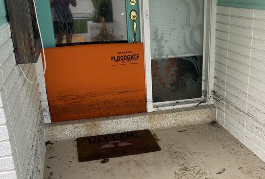 Quick Dam Flood Gate 35 in. to 40 in. Expanding Doorway Water ...