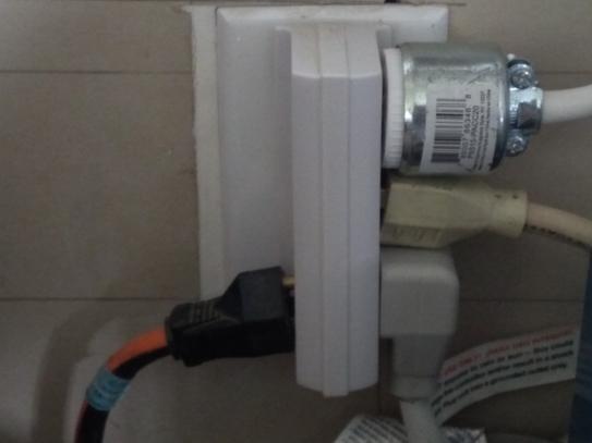 GE 6-Outlet Side Access Tap, White 54543 - The Home Depot