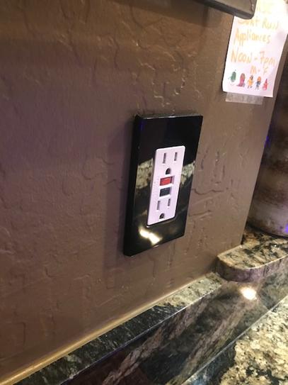 Leviton 1-Gang Brown Decora/Rocker Polycarbonate Standard Screwless ...