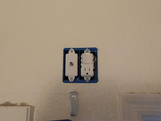 Carlon 2-Gang Electrical PVC Old Work Dual-Voltage Box/Bracket (E-18-4 ...