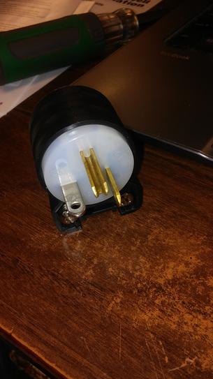 Leviton 20 Amp 125-Volt Angle Plug, Black and White 5366-ACS R51-05366 ...