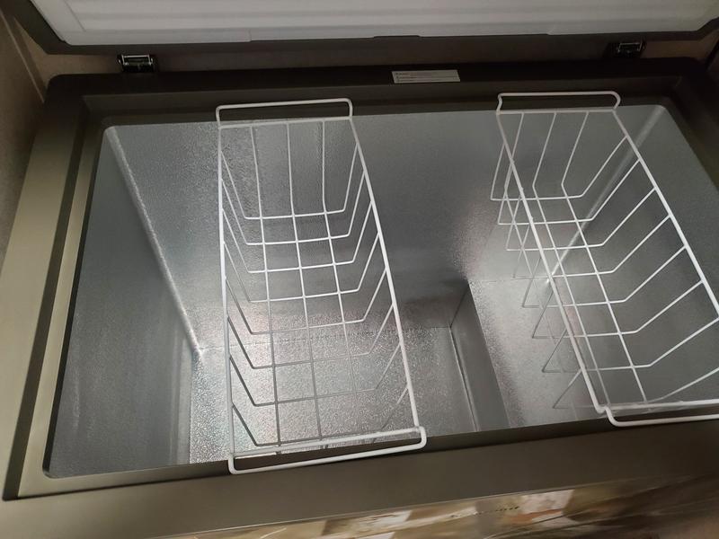 Hotpoint 8.8 Cu Ft Manual Defrost Camo Chest Freezer in the Chest ...