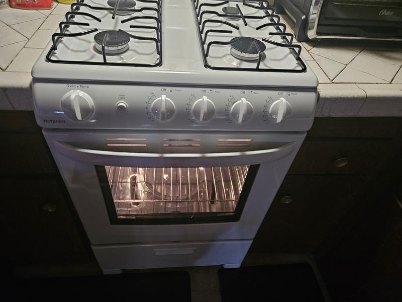Hotpoint 24-in 4 Burners 2.9-cu ft Freestanding Natural Gas Range ...