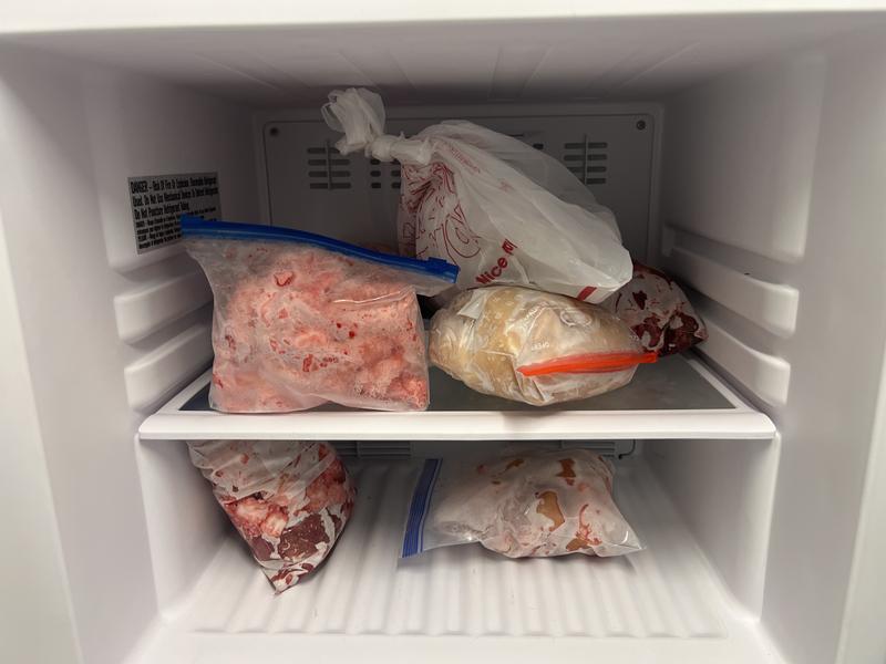 Hotpoint 9.7-cu ft Counter-depth Top-Freezer Refrigerator (White ...