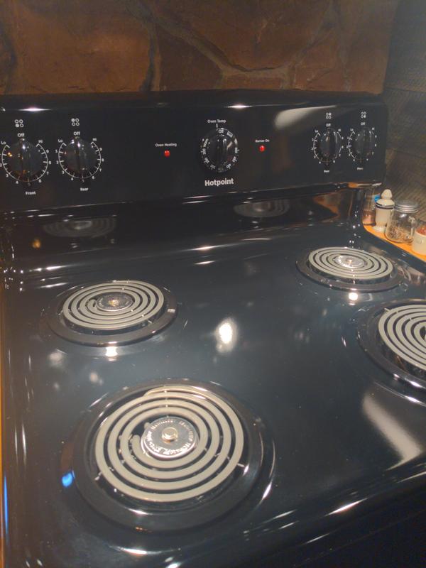 Hotpoint 30-in 4 Burners 5-cu ft Freestanding Electric Range (White ...
