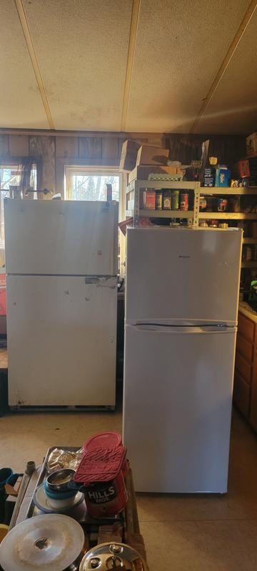 Hotpoint 9.7-cu ft Counter-depth Top-Freezer Refrigerator (White ...