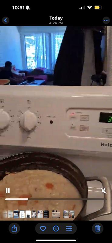 Hotpoint 30-in 4 Burners 5-cu ft Freestanding Electric Range (White ...