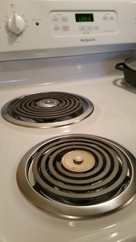 Hotpoint 30-in 4 Burners 5-cu ft Freestanding Electric Range (White ...