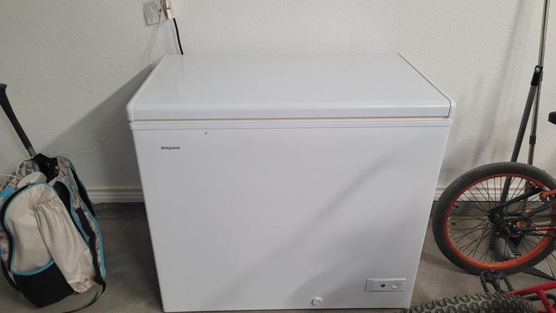 Hotpoint 7.1 cu ft Manual Defrost Chest Freezer White HCM7SMWW at Lowes