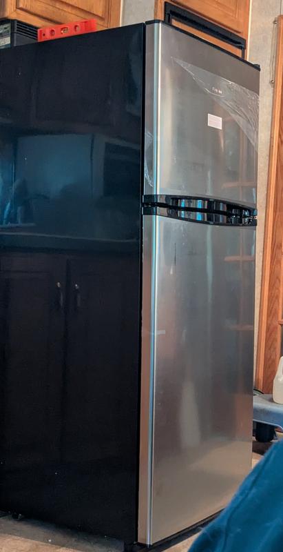 Hotpoint 9.7-cu ft Counter-depth Top-Freezer Refrigerator (Stainless ...