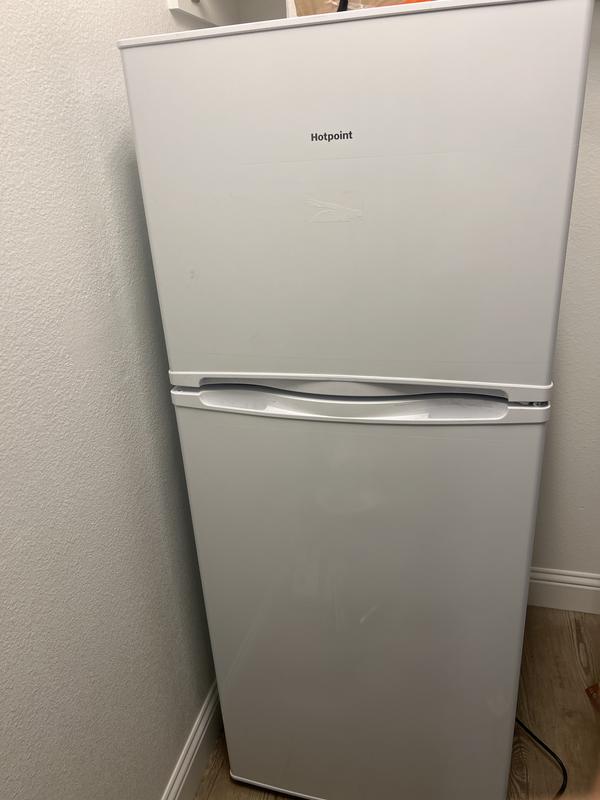 Hotpoint 9.7-cu ft Counter-depth Top-Freezer Refrigerator (White ...